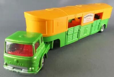 Corgi Toys Major 1104 - Bedford Truck Newmarket Racing Stables Horses ...
