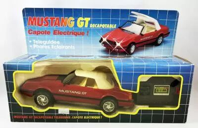 Mustang GT Décapotable (Téléguidée, Capote électrique et phares éclairants) - AVS Parisol Ref.1281