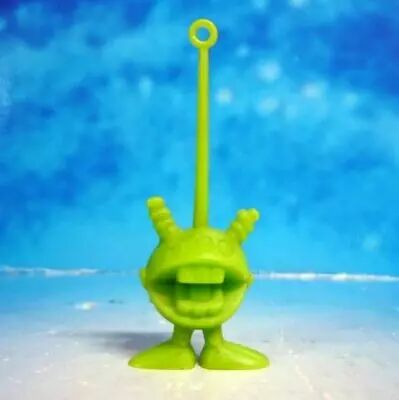 Space Toys - Plastic Figures - Cereal Premium Aliens (robot #2 green)