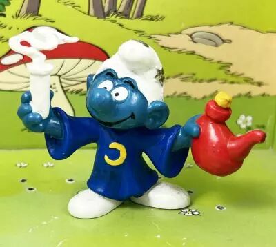 Snow White - Bully 1982 PVC figure - the dwarf Sneezy